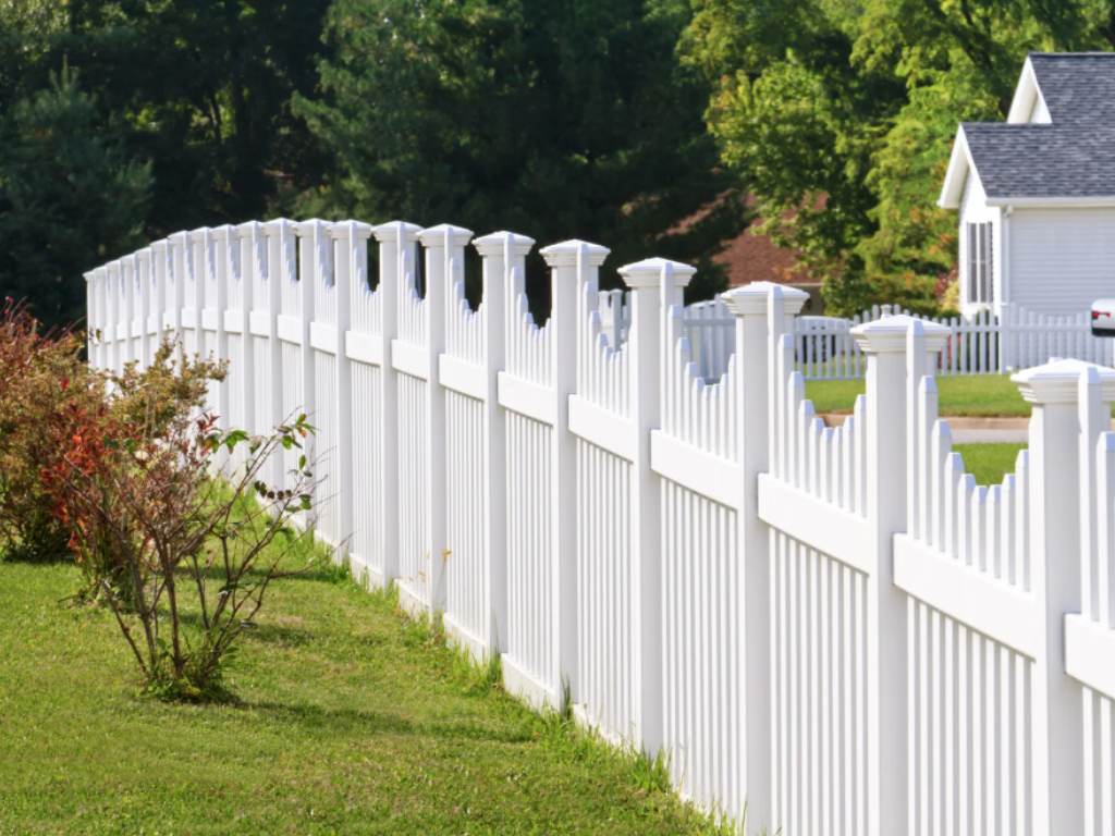 Wood vs. Vinyl Fence: Best Choice for Your Yard